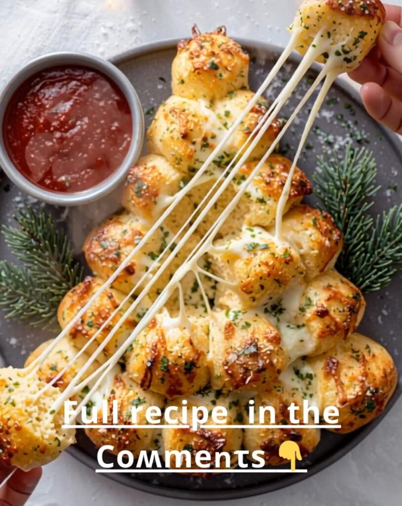 Garlic Mozzarella Pull-Apart Bread for a Festive Holiday Appetizer